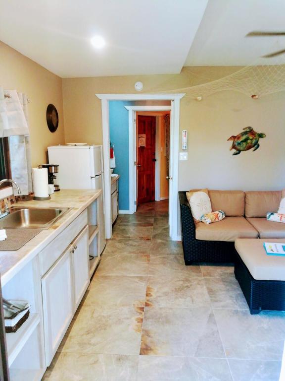 Browns' Bella Breeze in Placencia - Traveleto