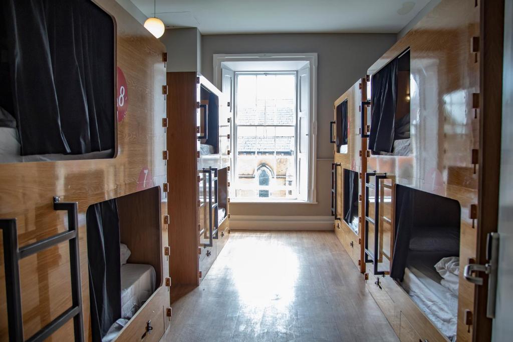 Leevin Hostel Mountjoy - Dublin, Dublin County Vacation Rentals | HiChee